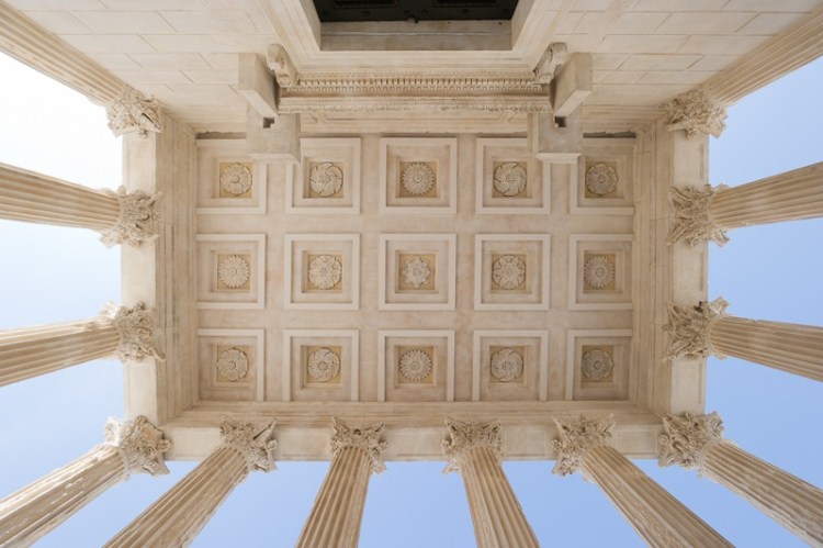 Roman-Ceiling-Designs-at-Living-Room – The Byzantium Blogger